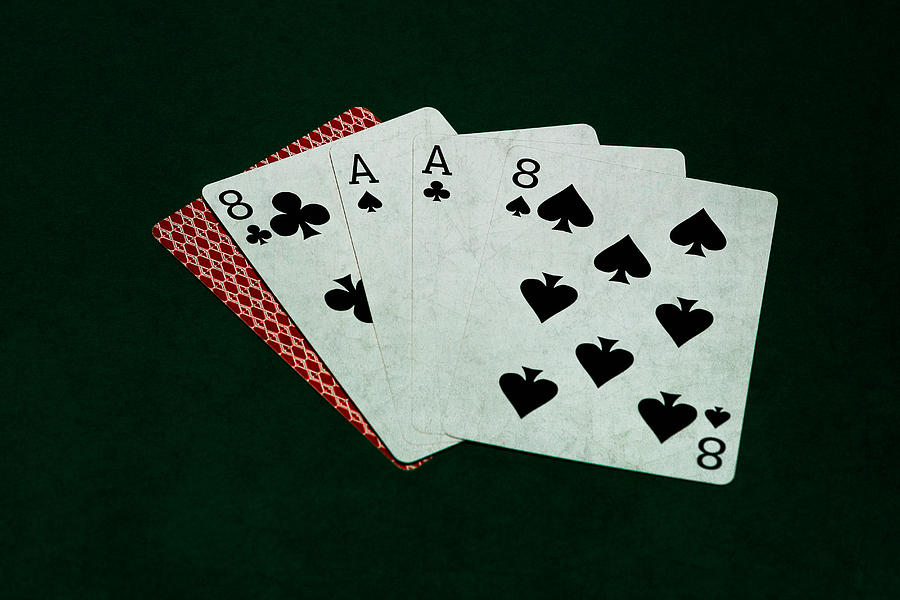 What Is the Dead Man’s Hand in Poker & Why Is It Called That - Iniwoo.net